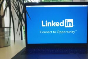 LinkedIn - Programming Languages That Built It - GreenWare Tech