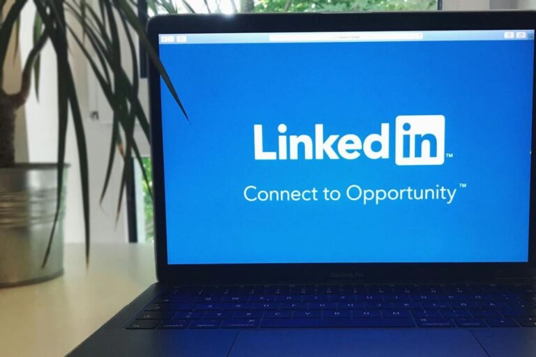 LinkedIn - Programming Languages That Built It - GreenWare Tech